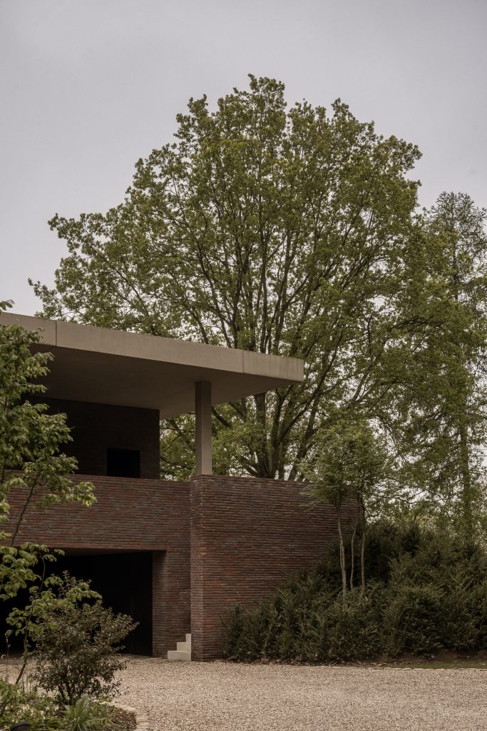 DO House by Simon De Burbure | prado